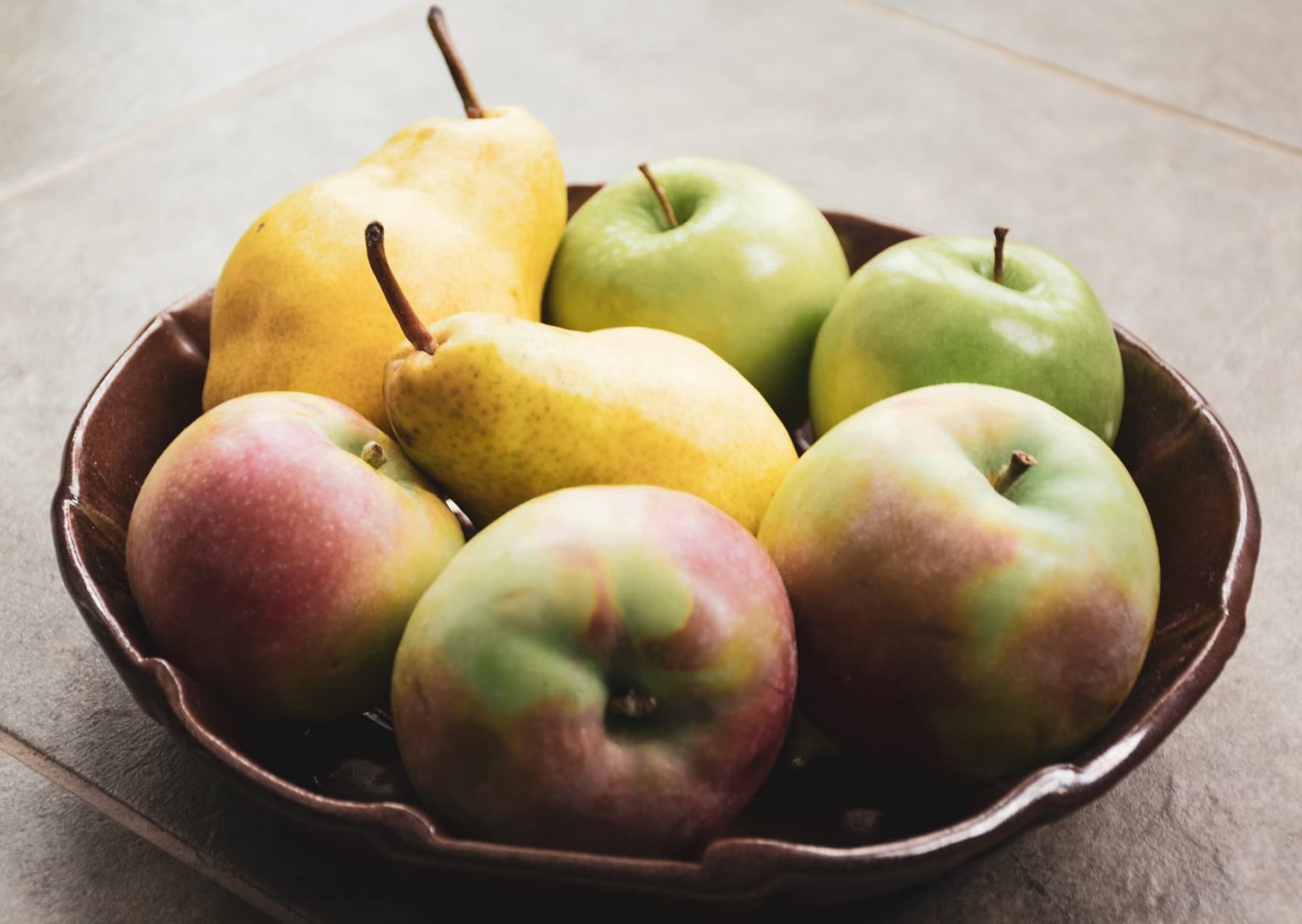 Tips on how to choose, ripen and store supermarket fresh pears ...